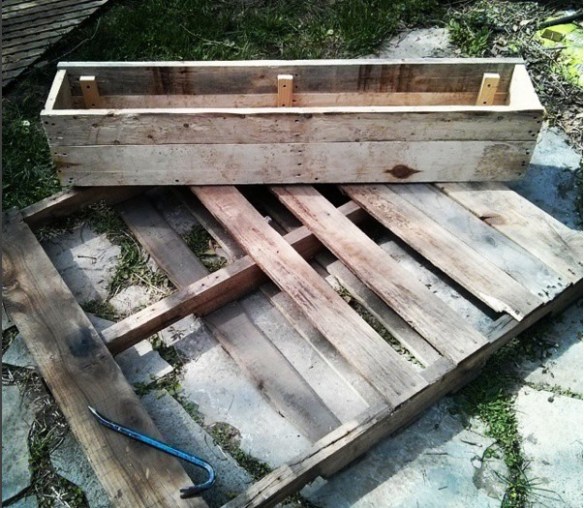 Diy Window Boxes From Pallets Pallet Planters Instructables